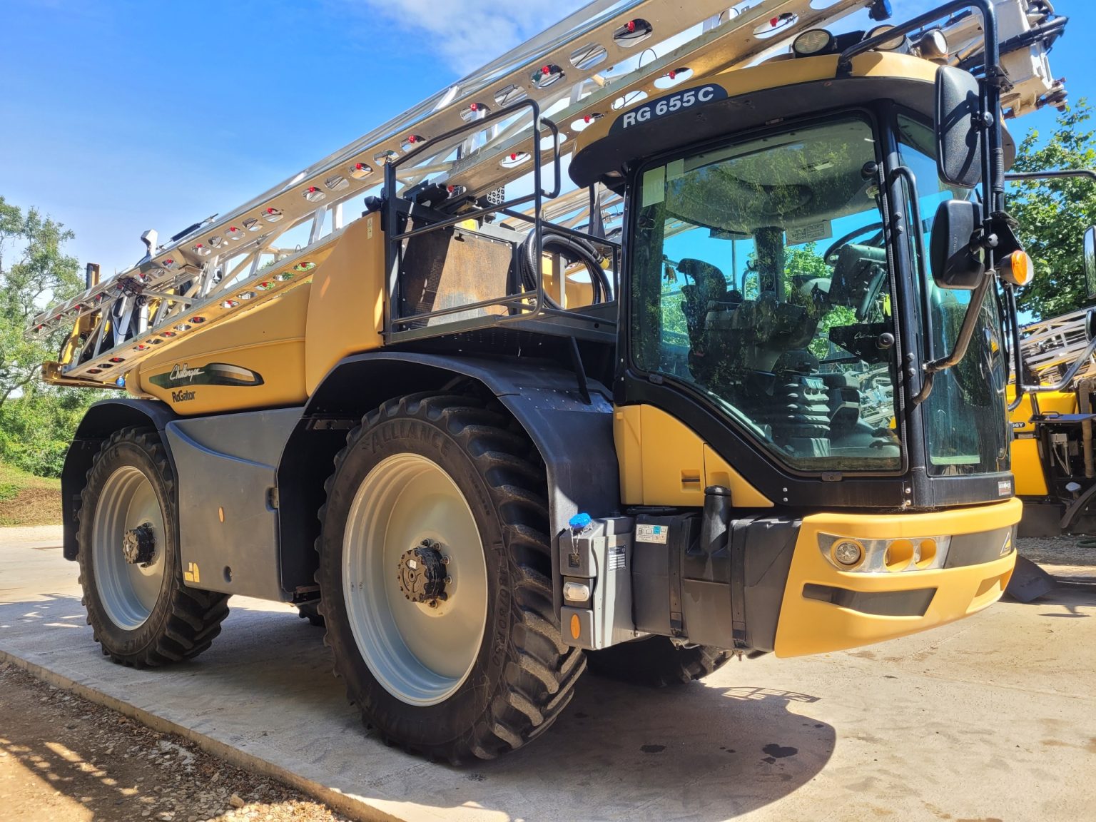 5000 litre 36m Rogator NSTS - Severn Agriculture Ltd